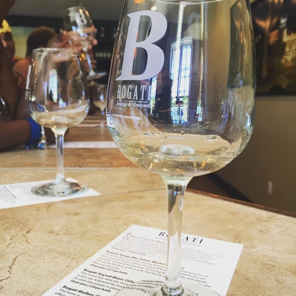 Bogati Bodega & Vineyards - Round Hill, VA