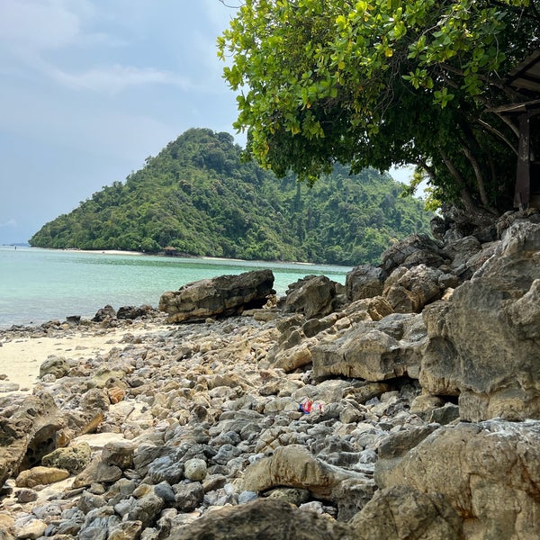 เกาะไก่ (Chicken Island) - Island