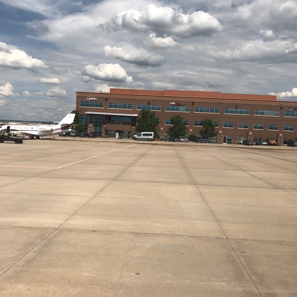 Signature Flight Support (APA) - 1 tip