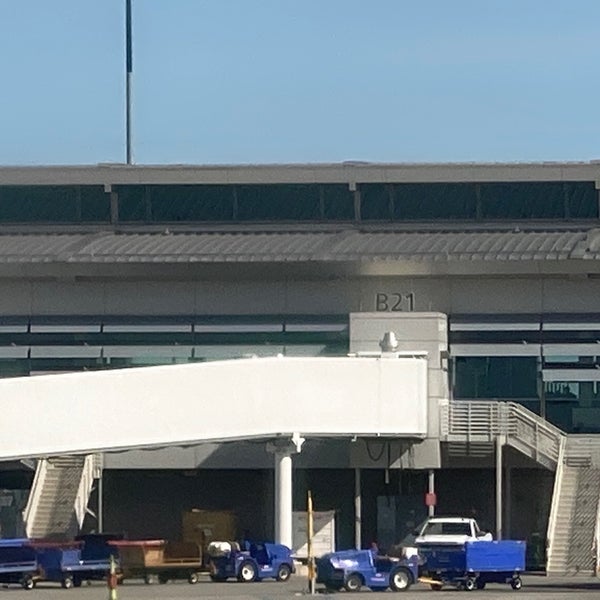 Gate B21 - Airport Gate
