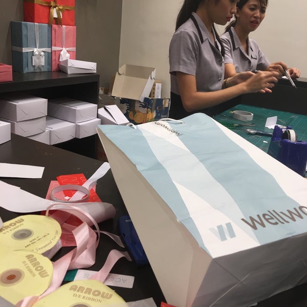 Wellworth Department Store (Now Closed) - Quezon City District 4 ...