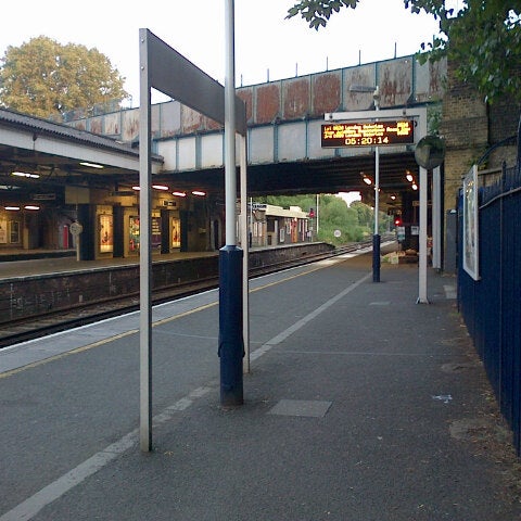 Photos at Barnes Railway Station (BNS) - Mortlake and Barnes Common ...