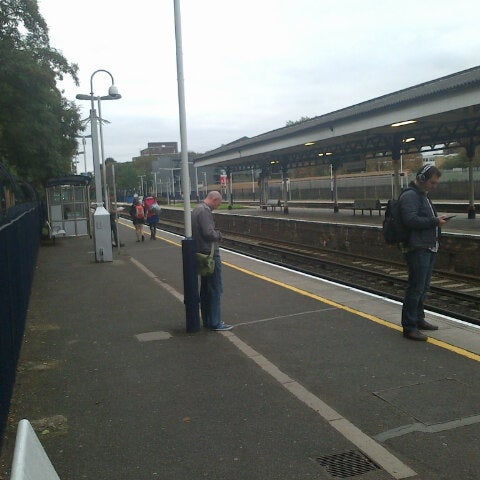 Photos at Barnes Railway Station (BNS) - Mortlake and Barnes Common ...