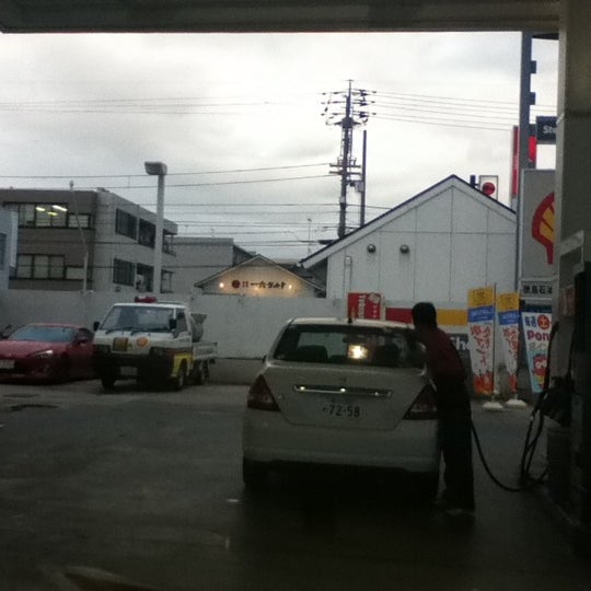 Showa Shell Sekiyu 徳島石油 高松今里SS - Fuel Station