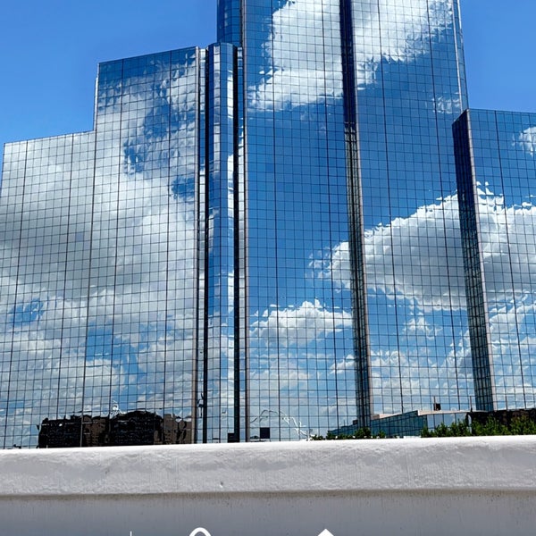 Stemmons Freeway - 2 tips from 381 visitors