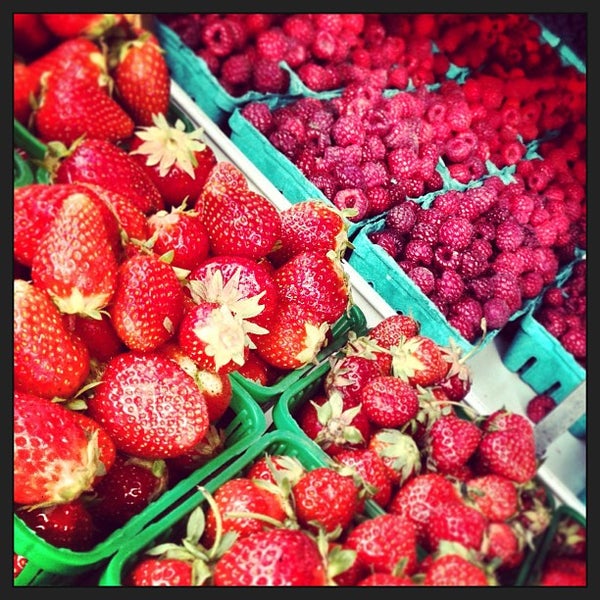 Photos at Carload Food Market - Swansea - 2334 Bloor St W