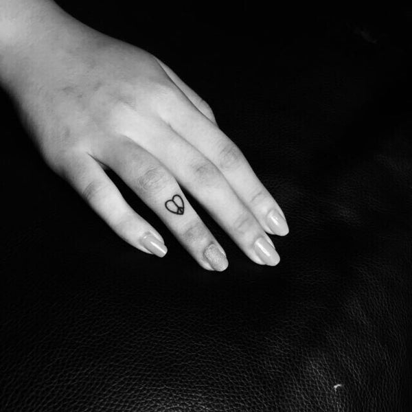 Opium Tattoo Studio - Tattoo Parlor in 신촌동