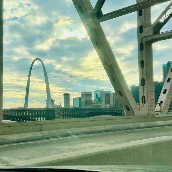 Missouri / Illinois State Line - Border Crossing in East St Louis