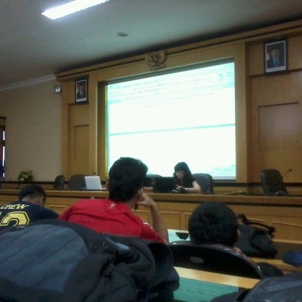 Ruang Multimedia FH UGM - College Auditorium