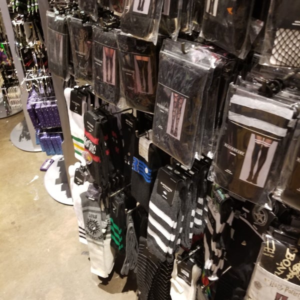 Hot Topic - Clothing Store in Galleria
