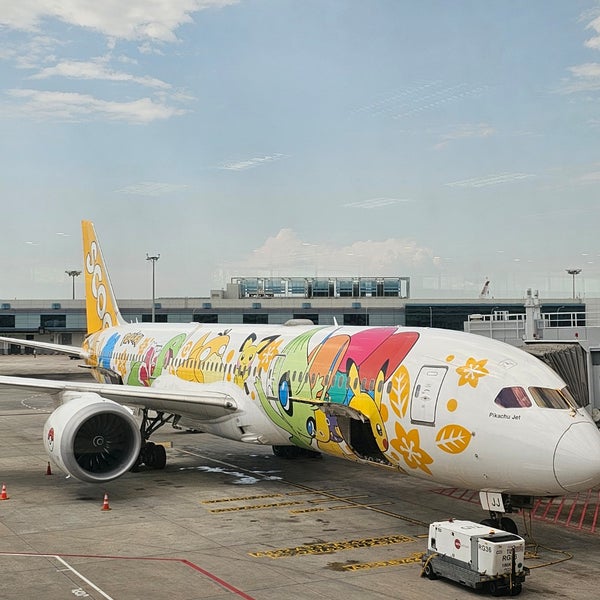 Gate E22 - Airport Gate in Changi