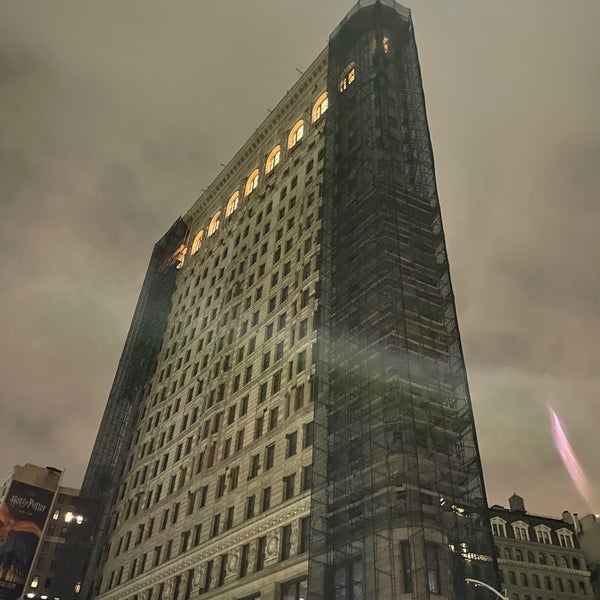 Flatiron Building - Flatiron District - 136 tips from 20958 visitors