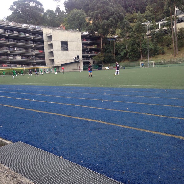 Cancha de Fútbol Universidad JAVERIANA - College Stadium in Chapinero