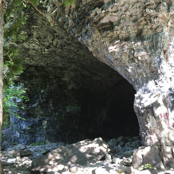 Bruce's Caves - 33 visitors