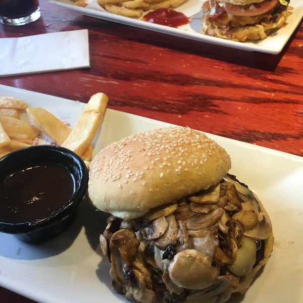 Red Robin Gourmet Burgers and Brews (Now Closed) - Oliver - Edmonton, AB