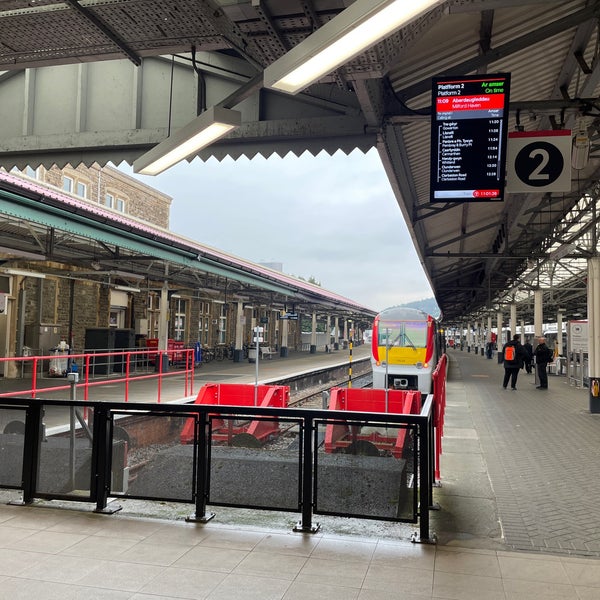 Swansea Railway Station (SWA) - High St