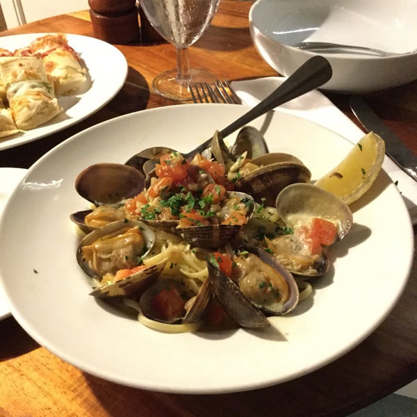 Longhi's (Now Closed) - American Restaurant in Lahaina