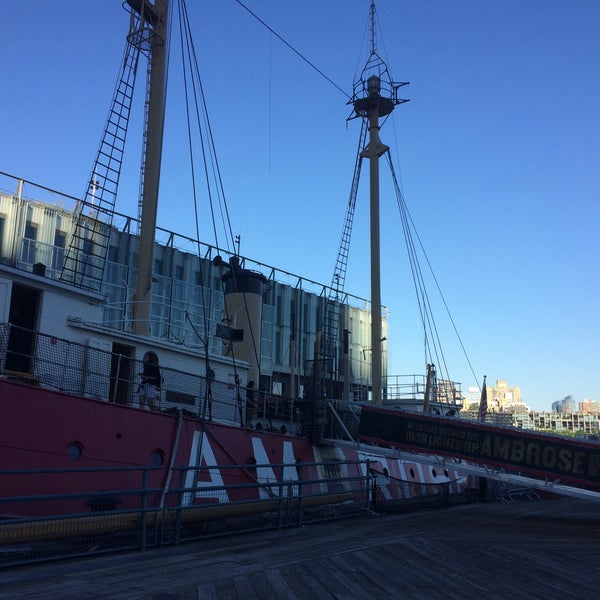 US Lightship LV-87 (Ambrose) - Financial District - South Street ...