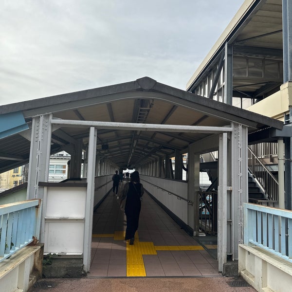 磯子駅 (Isogo Sta.) (JK06) - Train Station in 磯子区