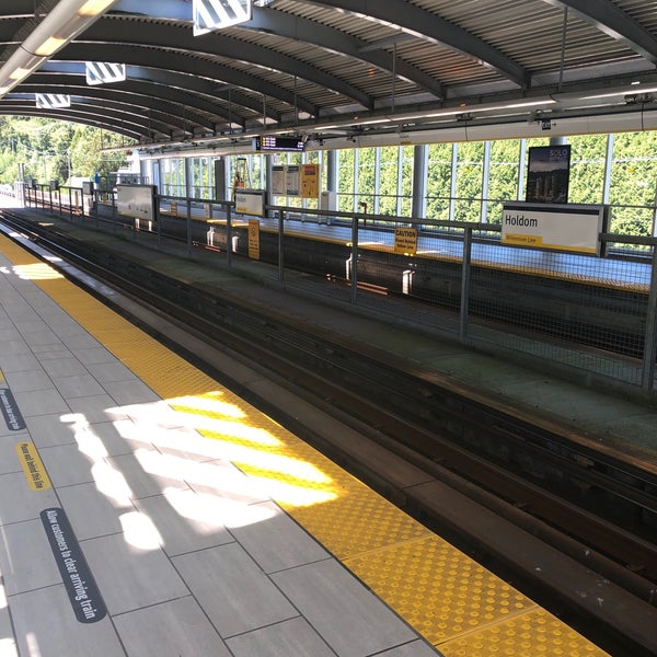 Holdom SkyTrain Station - 5 tips from 665 visitors