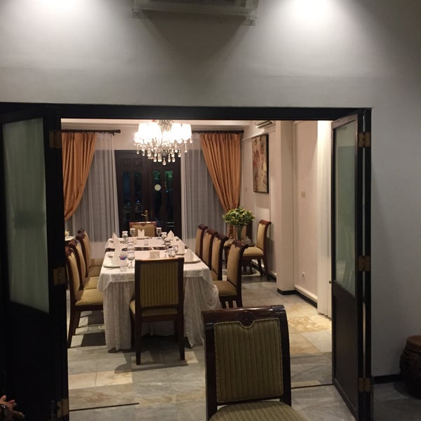 Rumah Makan Ria Galeria - Indonesian Restaurant in Gubeng