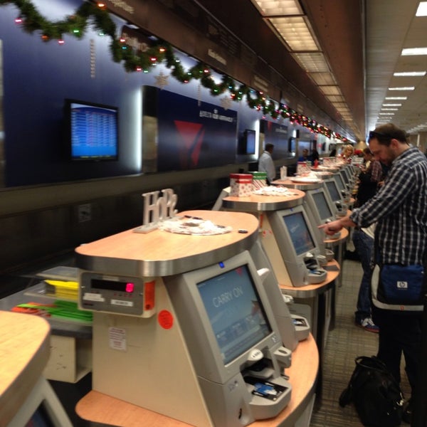 Delta Air Lines Ticket Counter - Tampa, FL