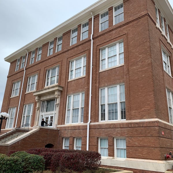 Lee Hall - College Arts Building in Mississippi
