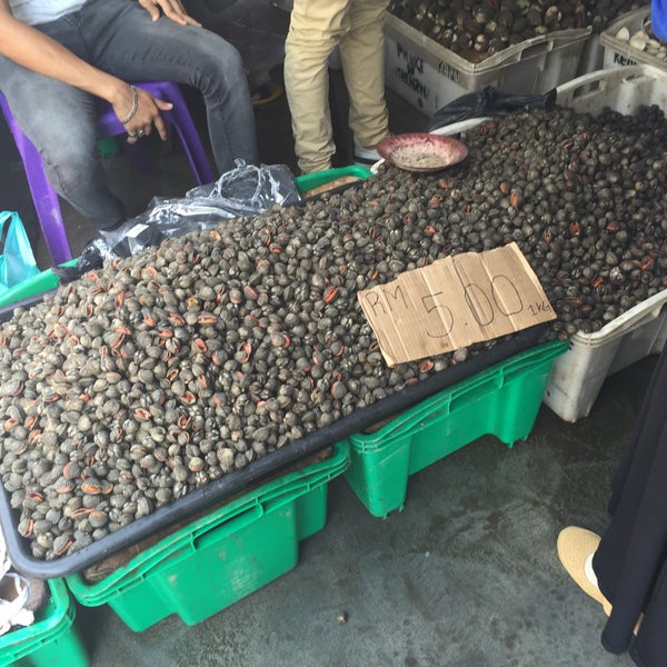 Fishing Ship/Boat Jetty/Docking Area At KK Fish Market - Jalan Tun Fuad ...