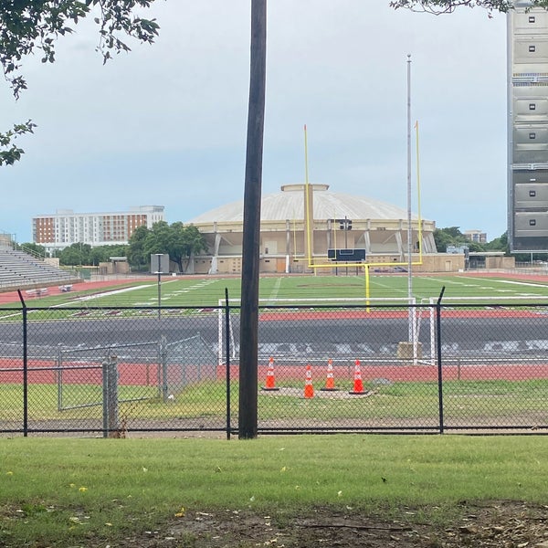 Loos Stadium - 2 tips from 359 visitors