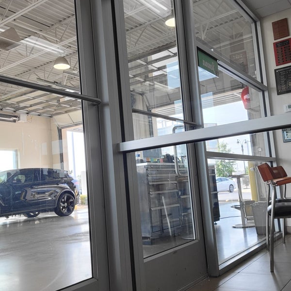 Jaguar St. Louis - Car Dealership in Creve Coeur