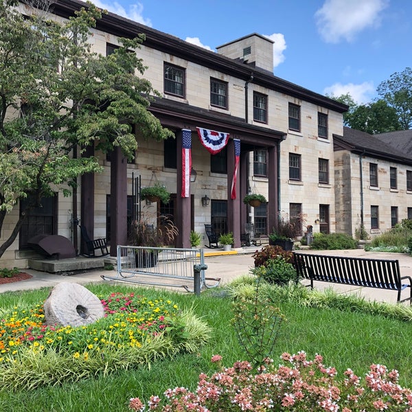 Spring Mill Inn - Hotel