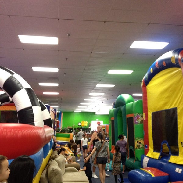 Frogg's Bounce House - General Entertainment
