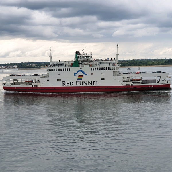 MV Red Falcon (Red Funnel) - Boat or Ferry in Southampton - Cowes