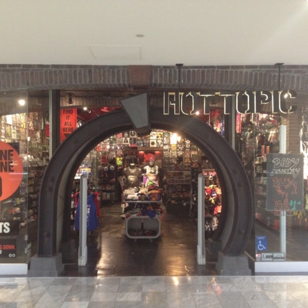 Hot Topic (Now Closed) - Stonestown - San Francisco, CA