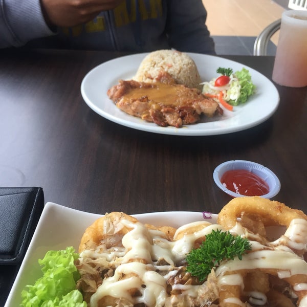 Chef Chef Cafe 名厨餐厅 (Now Closed) - Café in Ulu Tiram