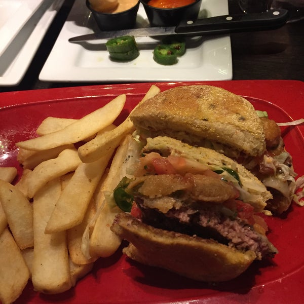Red Robin Gourmet Burgers and Brews - 42 tips