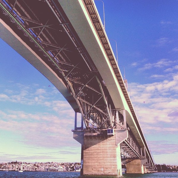 Auckland Harbour Bridge - Bridge in Northcote