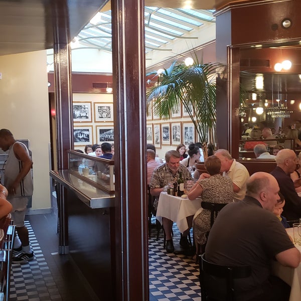 L'Express - French Restaurant in Plateau-Mont-Royal