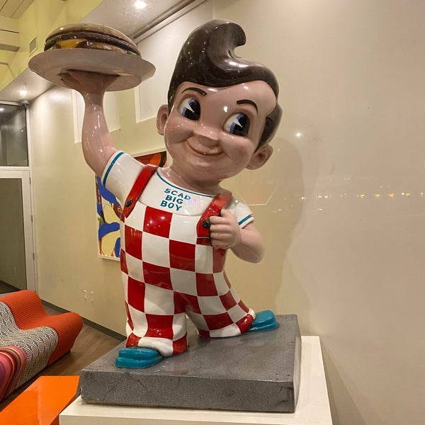 SCAD Student Center - Student Center in Historic District-North