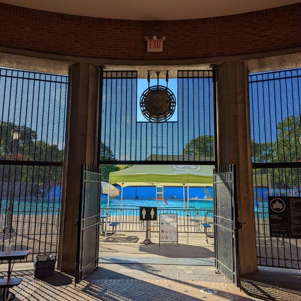 Sunset Park Pool - Sunset Park - 7 Avenue & 43rd St