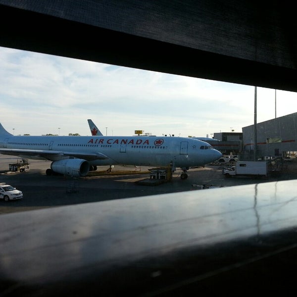 Air Canada Flight AC 864 - Plane