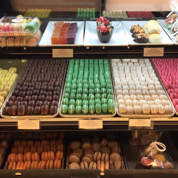 Delightful Pastries at the Chicago French Market (Now Closed) - West ...
