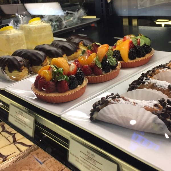 Delightful Pastries at the Chicago French Market (Now Closed) - West ...