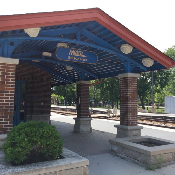 Metra - Edison Park - Rail Station in Edison Park