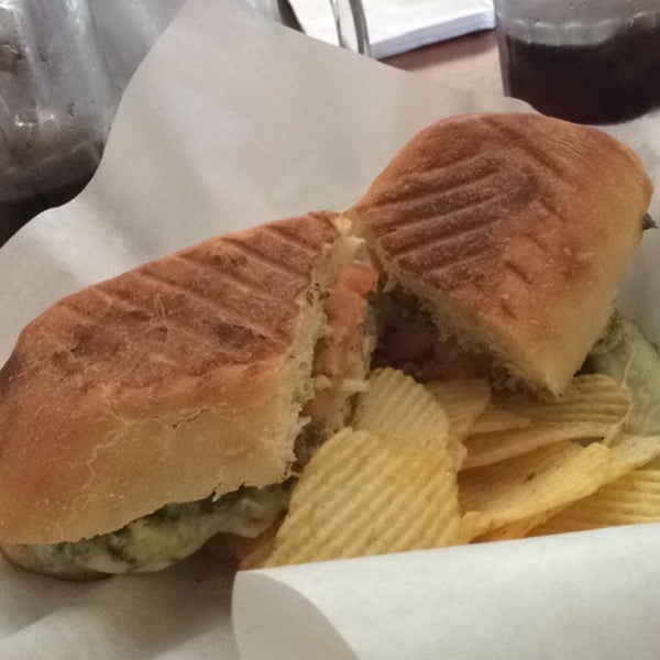 Jack Douglass Saloon - Bar in Columbia