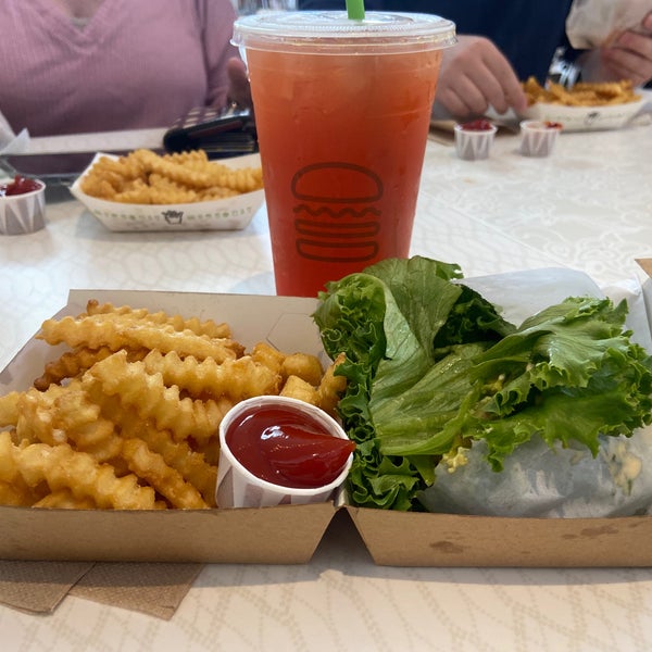 Shake Shack - Burger Joint in Indianapolis