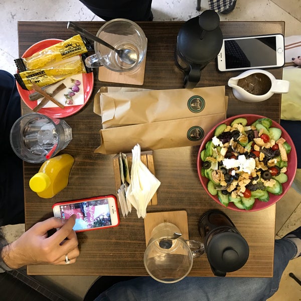 Raees Coffee | کافه رئیس - Café in Tehran