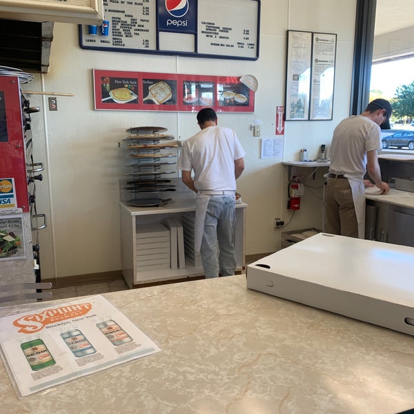 Flying Pizza - Pizzeria