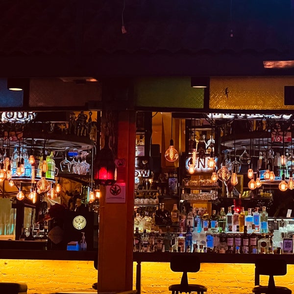 Zoe in Yellow - 62 tips from 4027 visitors