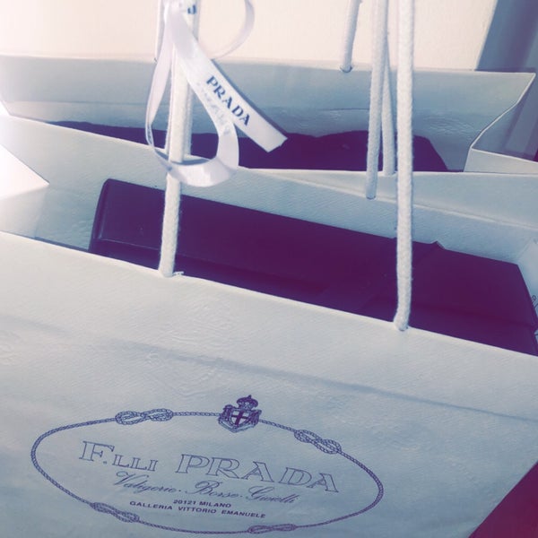 Prada Uomo - Duomo - 48 visitors